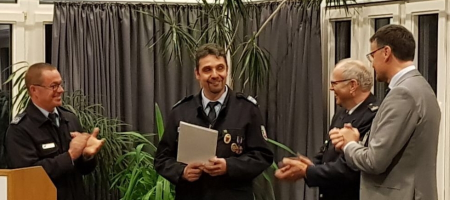 Thomas Risch mit Deutschem Feuerwehr-Ehrenkreuz in Bronze ausgezeichnet ...